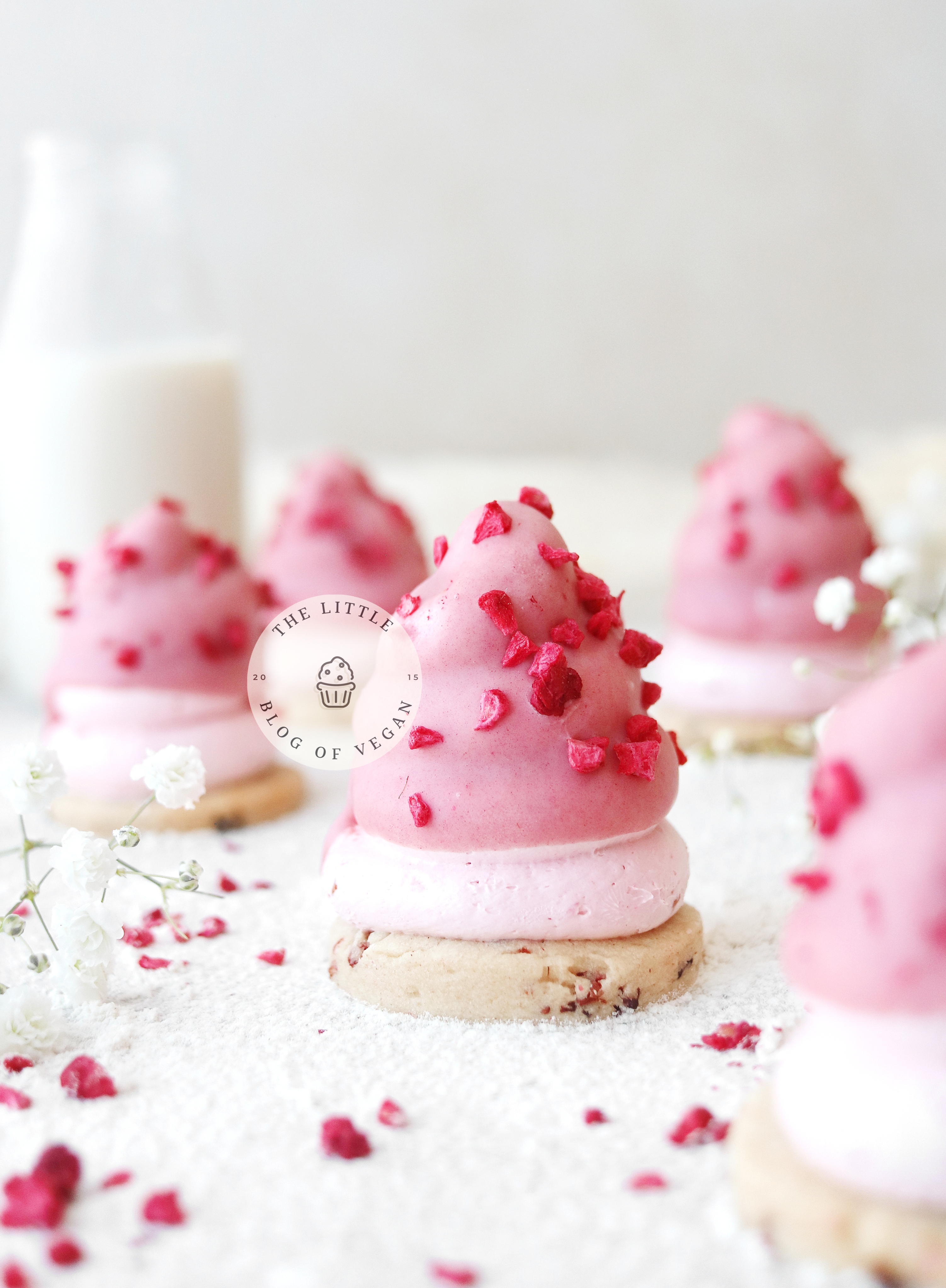 Vegan Strawberry Flødeboller - The Little Blog Of Vegan