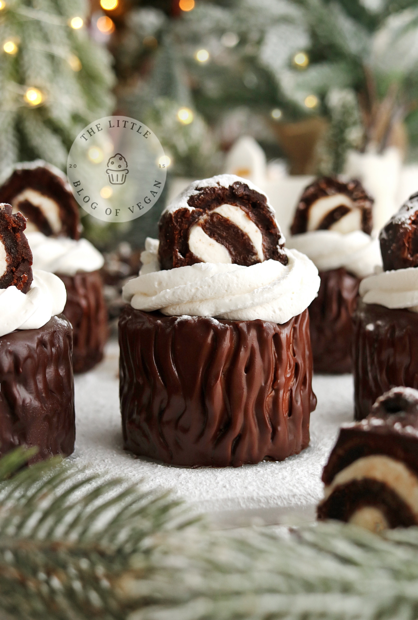 Mini Vegan Yule Log Cheesecakes - The Little Blog Of Vegan